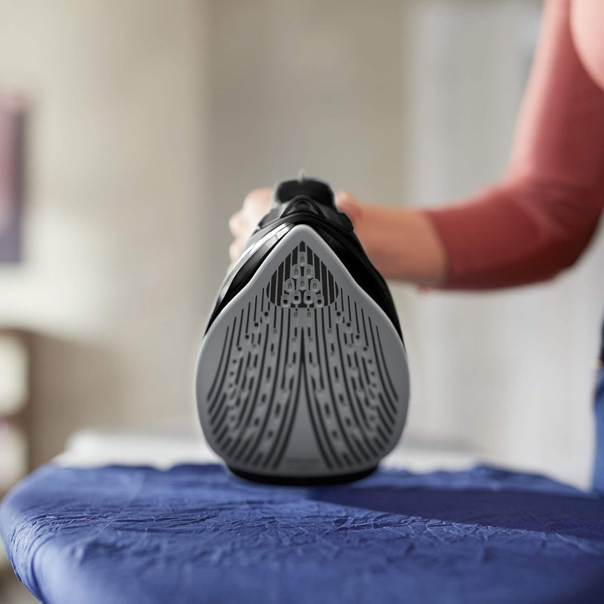 PHILIPS STEAM IRON BLACK(DST5040/80) – Gokals Fiji